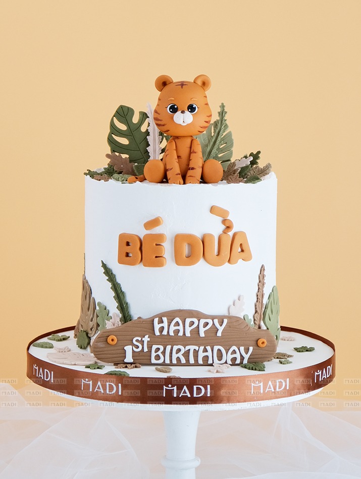 The full-month cake for babies born in the year of the Tiger was from ...