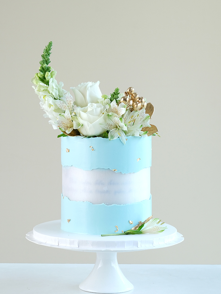 Birthday cake for women decorating fresh flowers and printing the ...